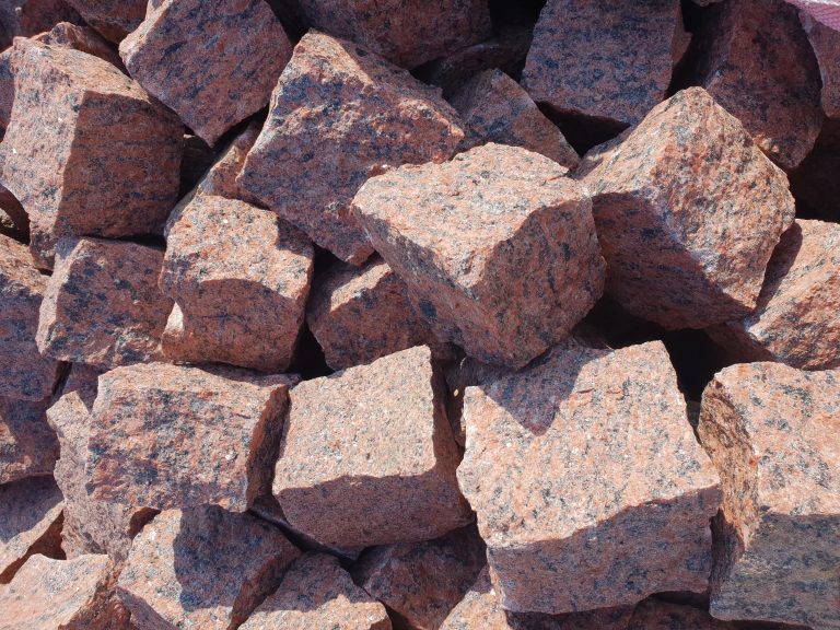Granit Pflastersteine Vanga rot 8/11 ca. 1 to. - Naturstein Centrum LPM