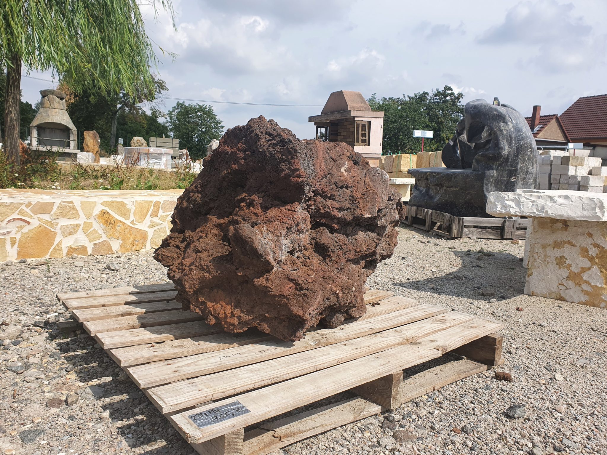 lava-findling-2 - Naturstein Centrum LPM