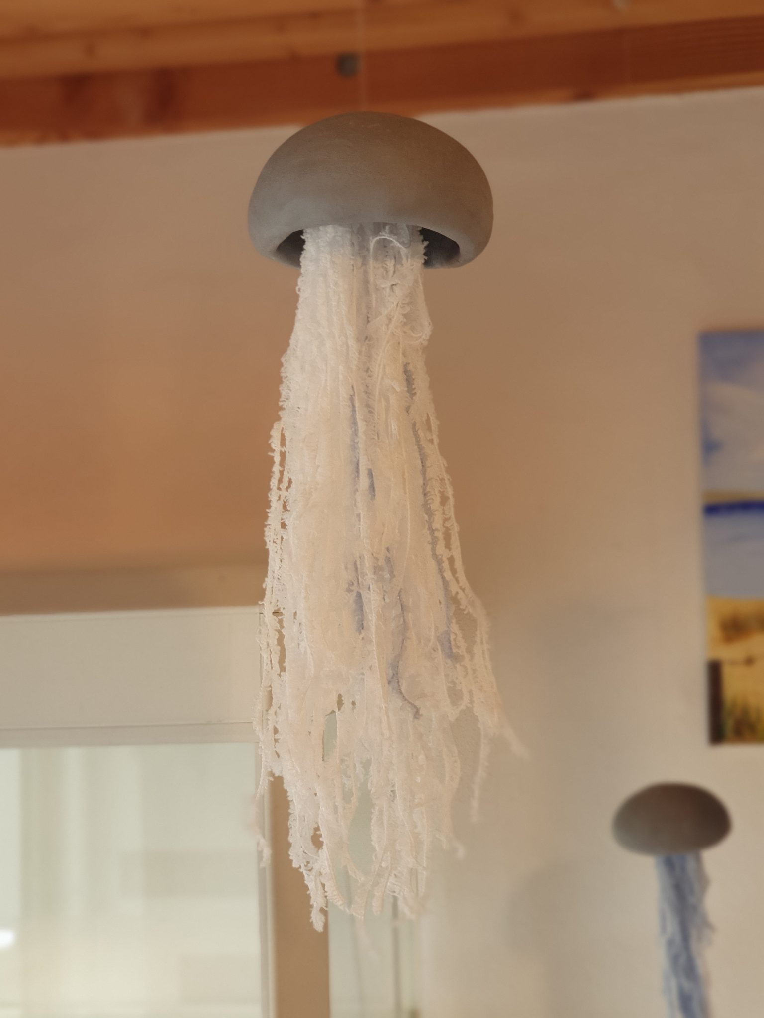 Qualle aus Keramik grau mit weißen Fäden Badaccessoires - Naturstein ...